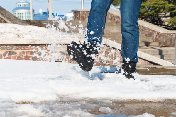 Black Ice vs Normal Ice: Safer Steps in Winter